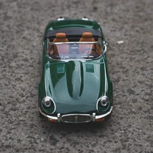 ROAD SIGNATURE 92608 Scale 1:18 1971 Jaguar E-Type, Green