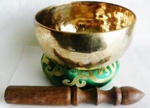 j654 5" palm size energetic heart 'f' chakra healing tibetan singing bowl made in nepal