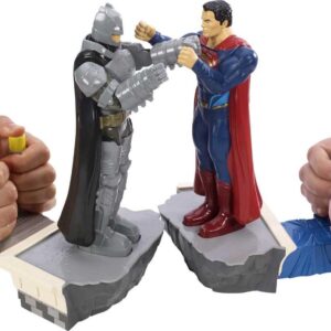 Mattel Games Batman Vs. Superman Rock 'Em Sock 'Em Robots 2-Player Kids Game, Fighting Robots Action Game (Amazon Exclusive)