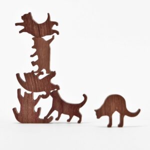 comma wooden cat pile set #3 (green thread, 6 kittens)