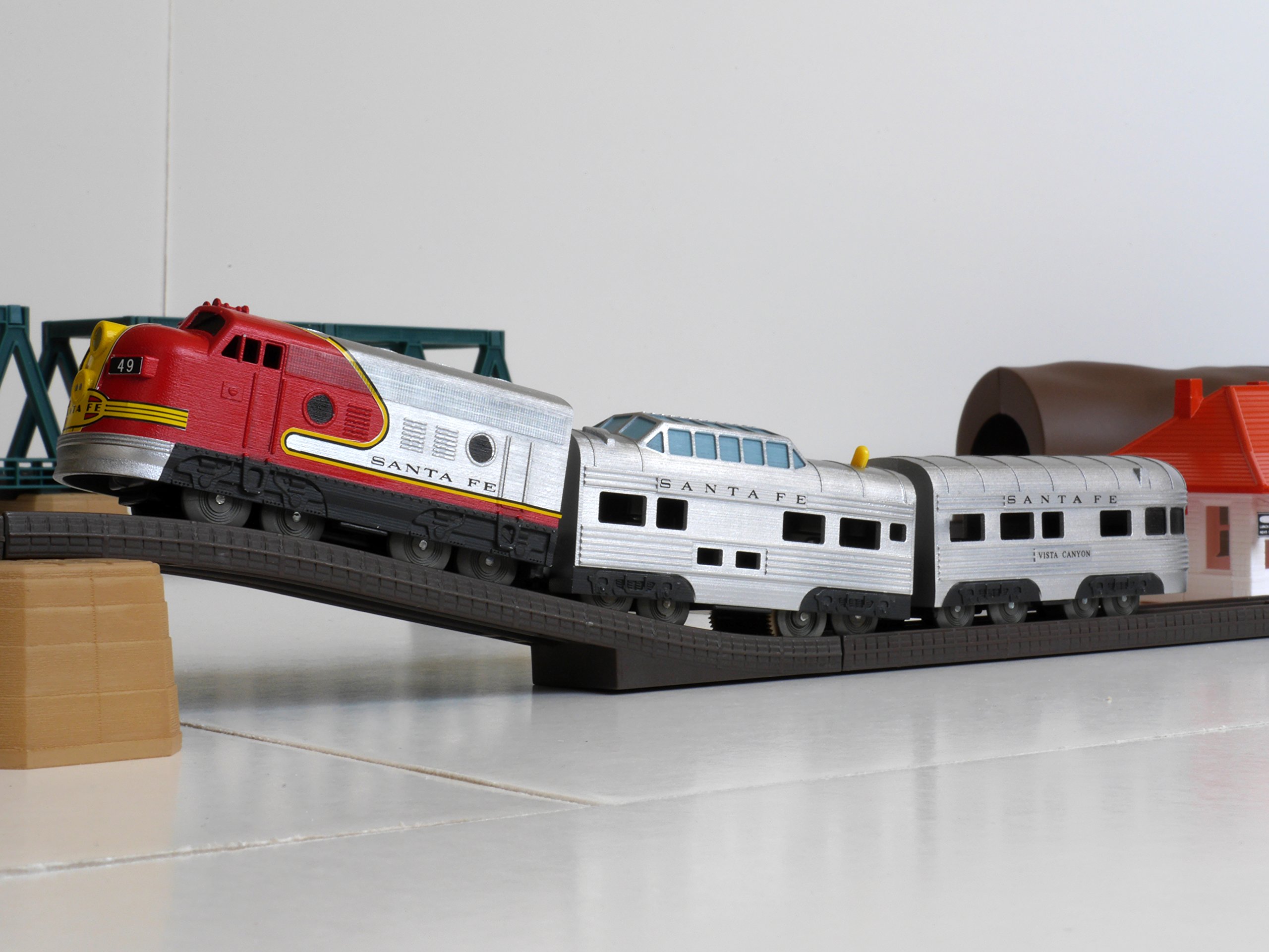 LEC USA 1950 Santa Fe Super Chief F7 EMD Battery Operated Train Set