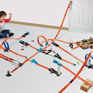 Hot Wheels DLF28 Track Builder System Stunt Kit Playset [Amazon Exclusive]