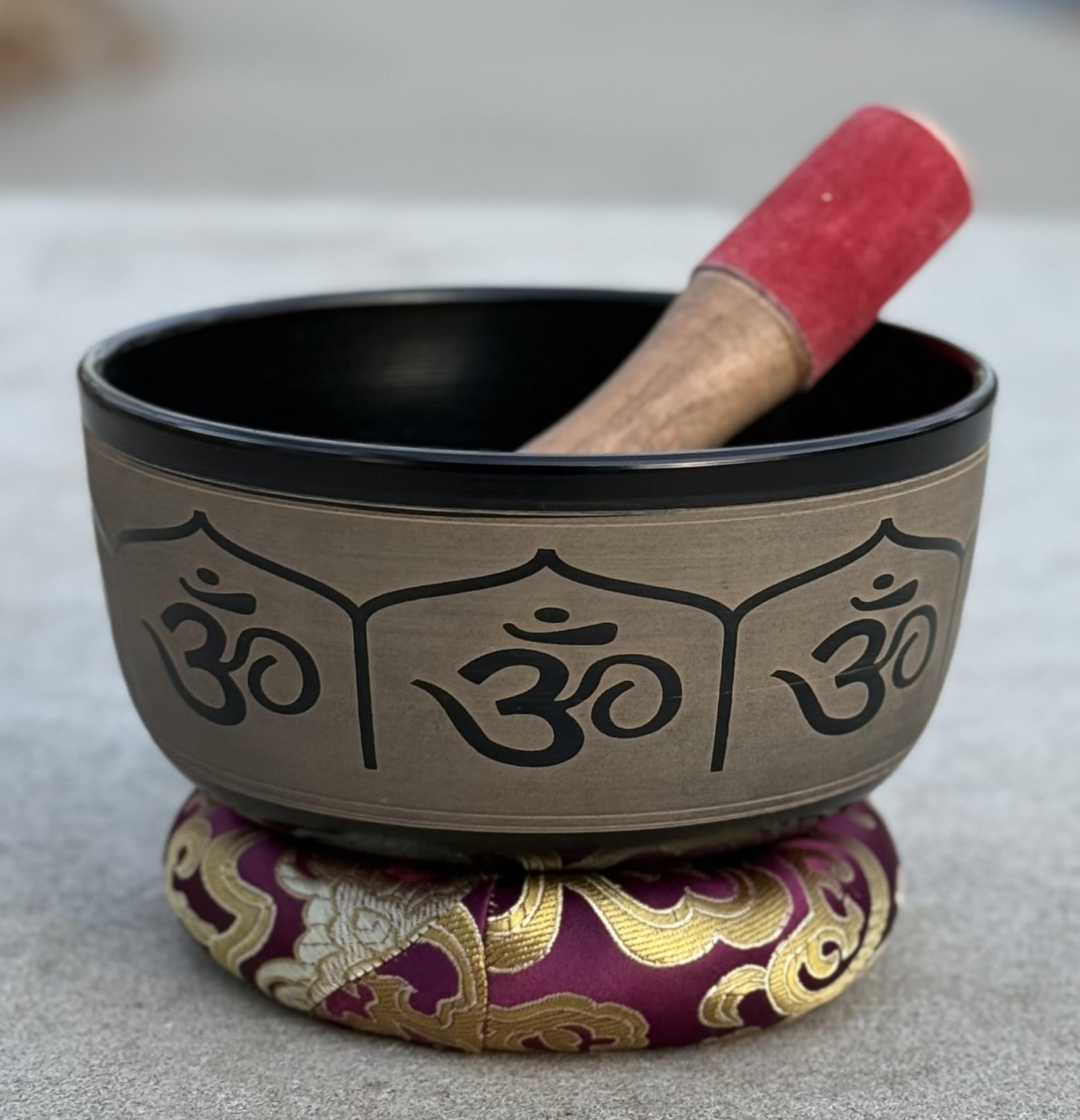 DharmaObjects Yoga Meditation 6 Inches OM Mantra Singing Bowl/Pad/Mallet Gift Set (Black)