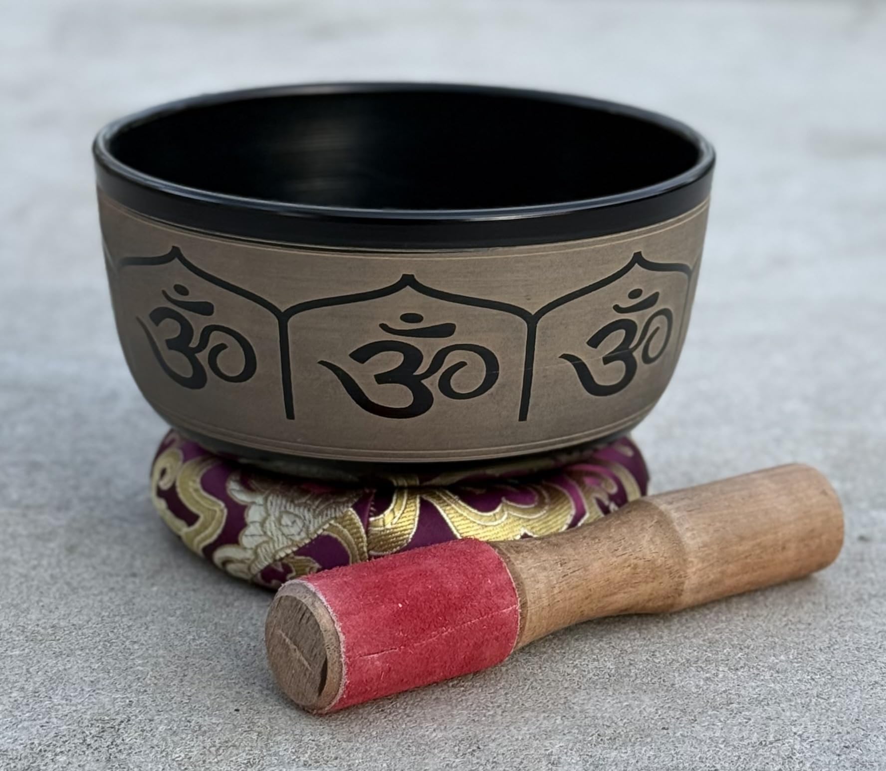 DharmaObjects Yoga Meditation 6 Inches OM Mantra Singing Bowl/Pad/Mallet Gift Set (Black)