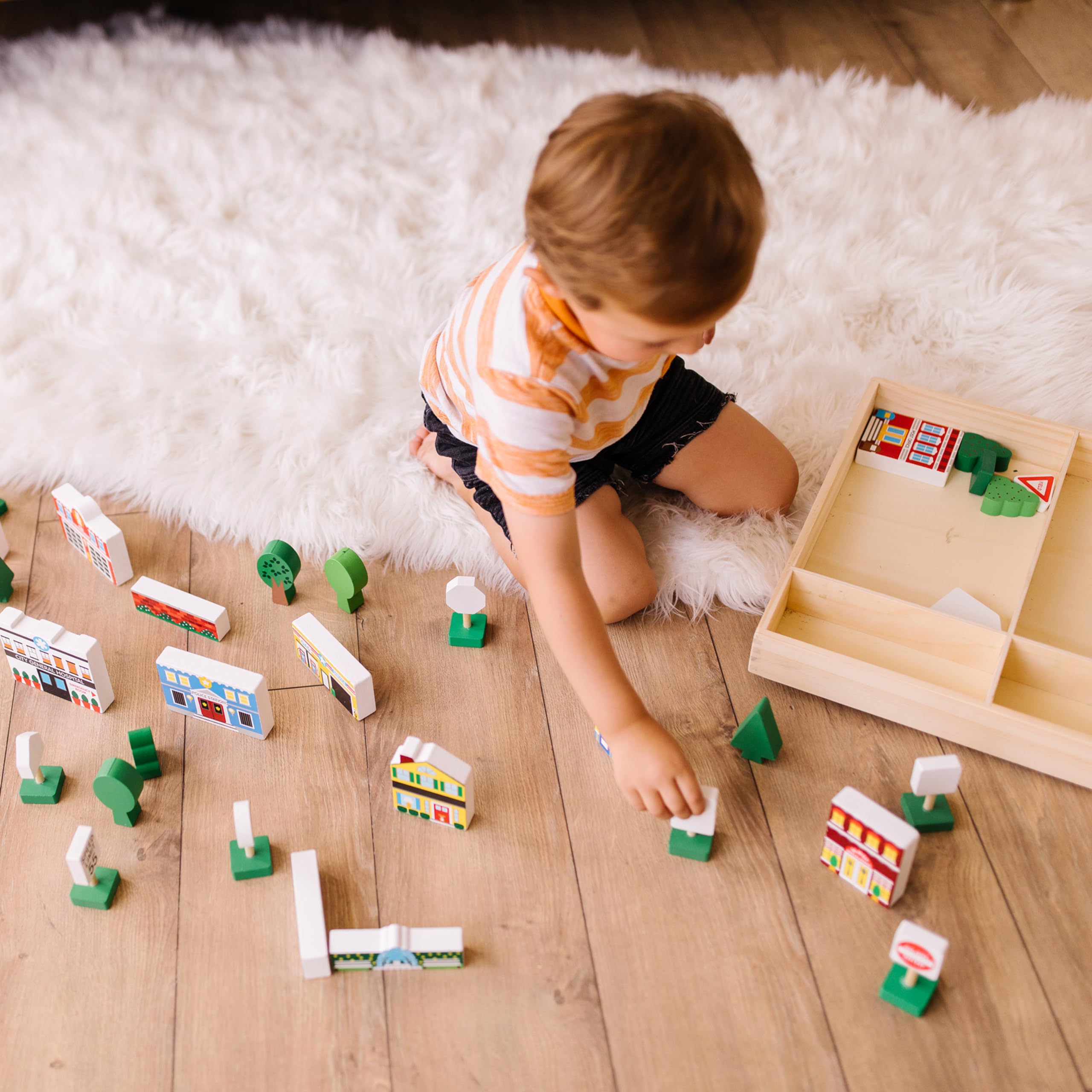 Melissa & Doug Wooden Town Play Set With Storage Tray (32 pcs)