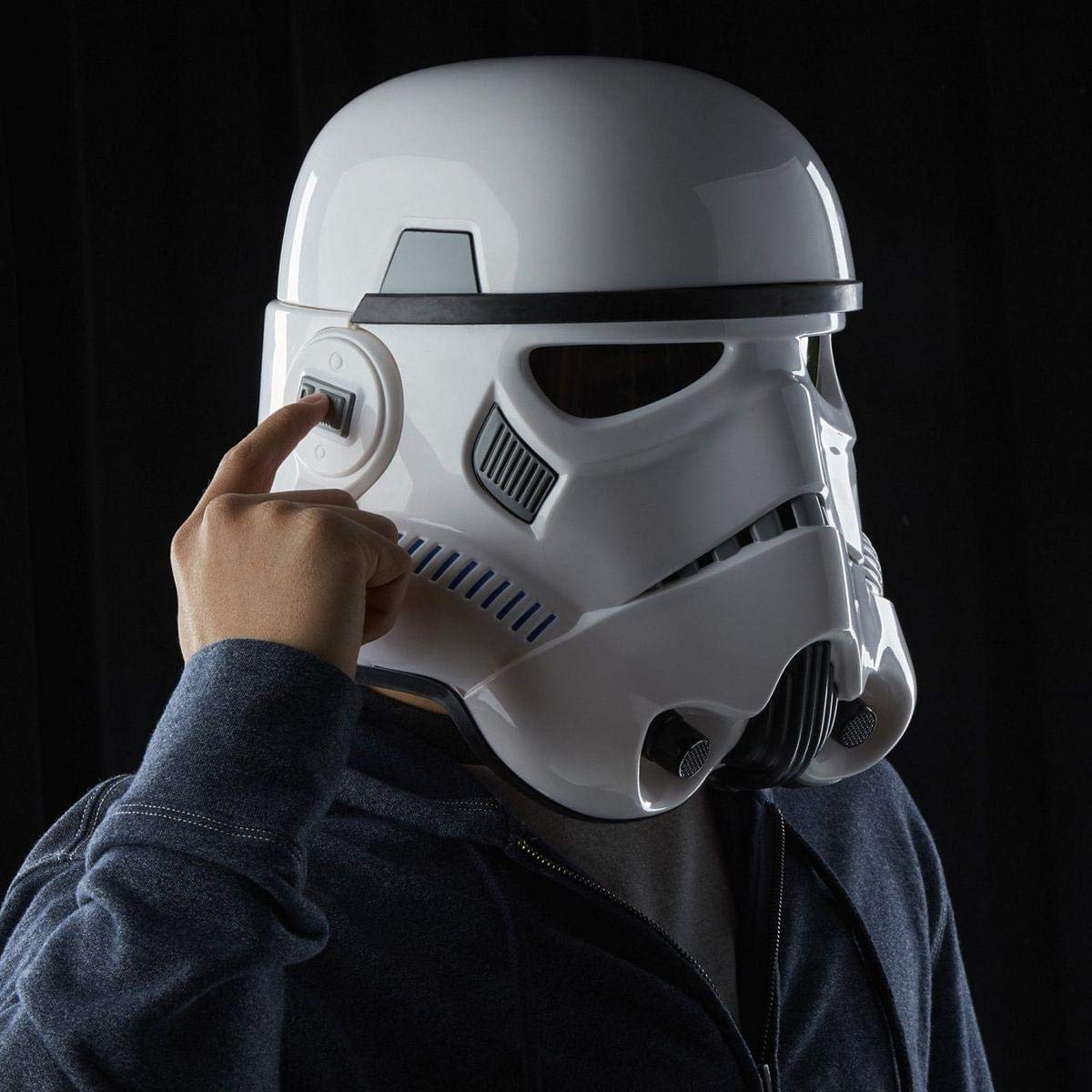 Star Wars The Black Series Imperial Stormtrooper Electronic Voice Changer Helmet, Collector Item, Ages 8 and up (Amazon Exclusive)