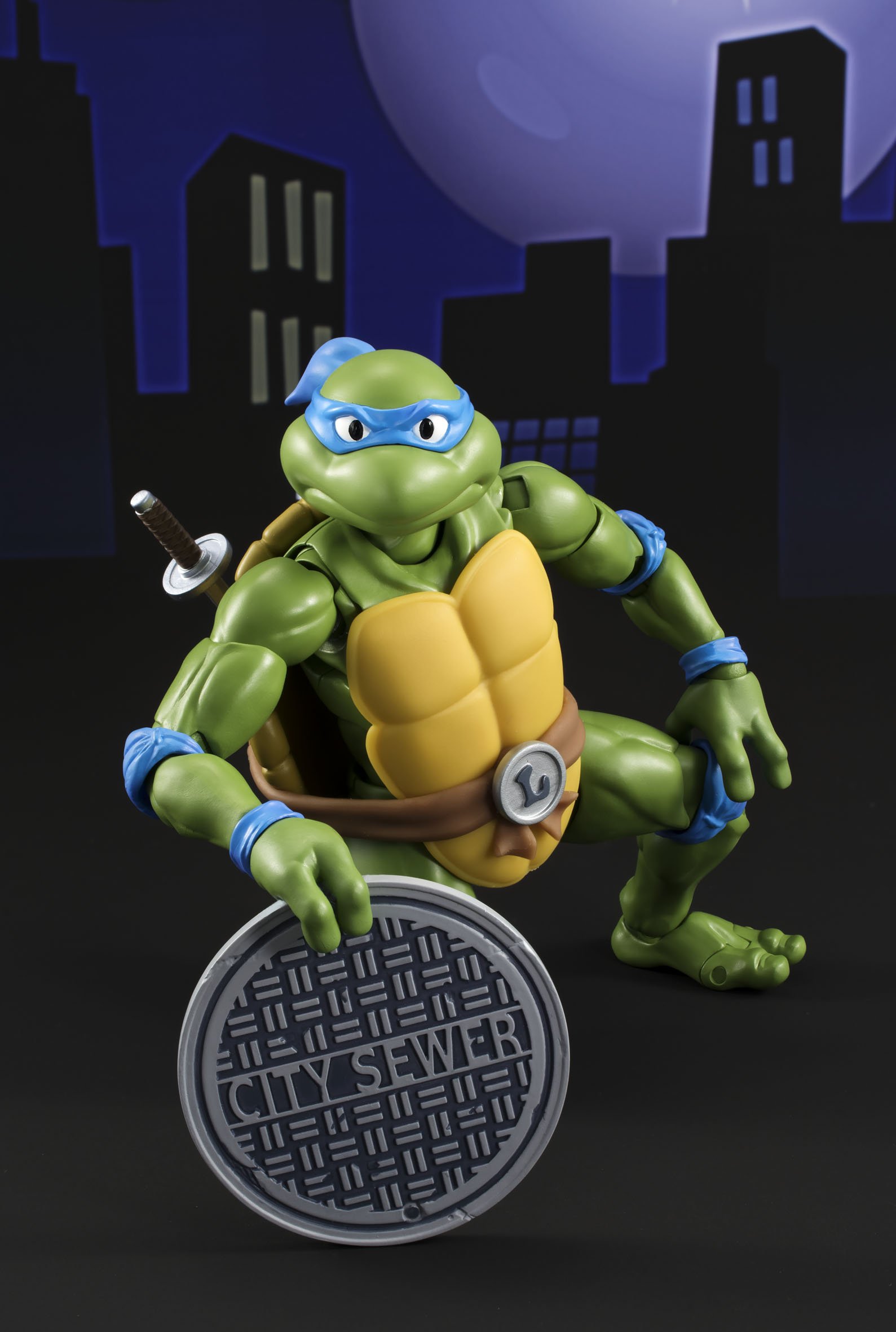 Bandai TAMASHII NATIONS S.H. Figuarts Leonardo "Teenage Mutant Ninja Turtles" Action Figure, 6 inches (BAN06450)