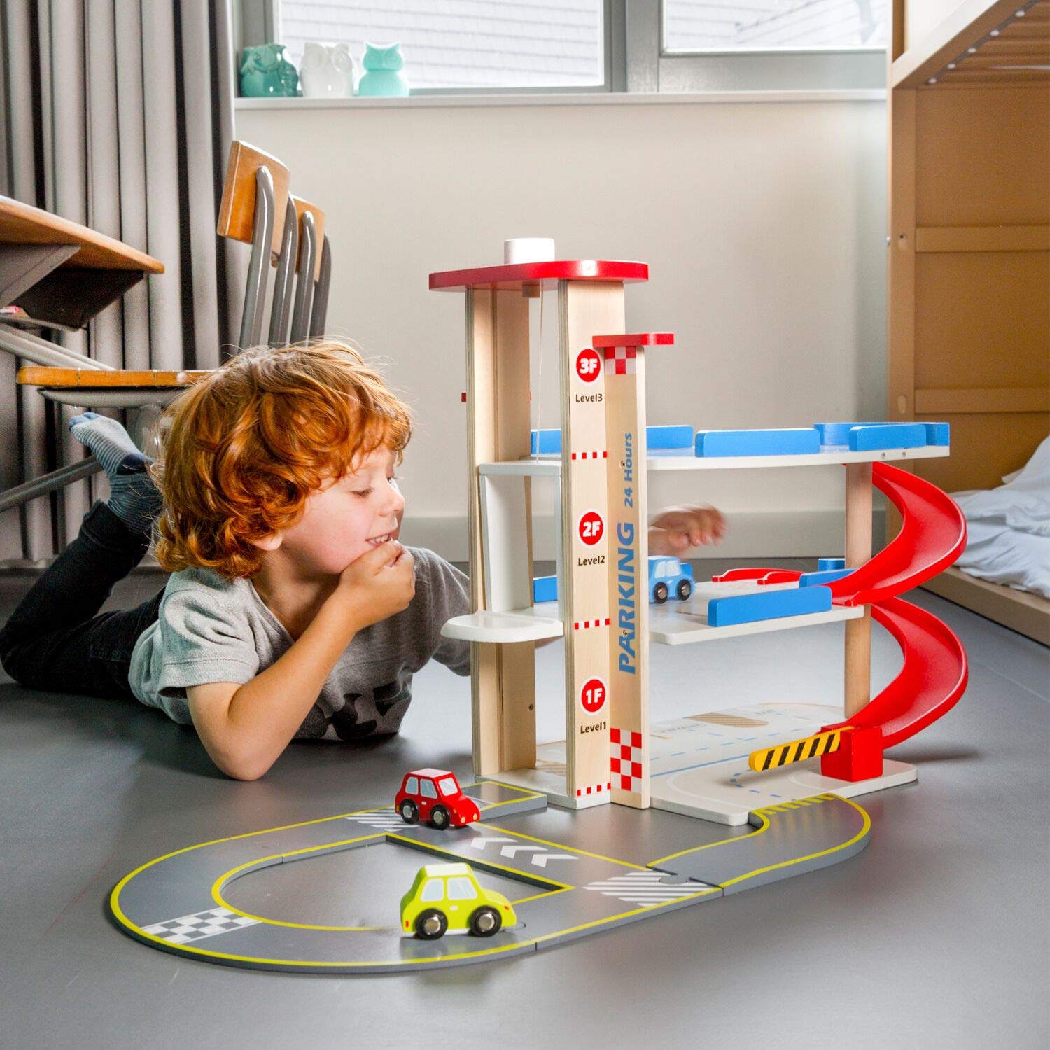 New Classic Toys - 11040 - Play Figures & Vehicles - Parking Garage with Track and 3 Cars, Multicolor