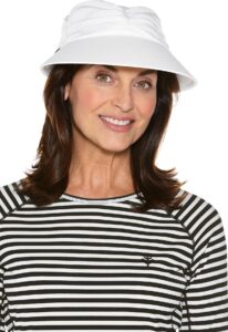 coolibar upf 50+ women's aquacade swim visor - sun protective (small/medium- white)