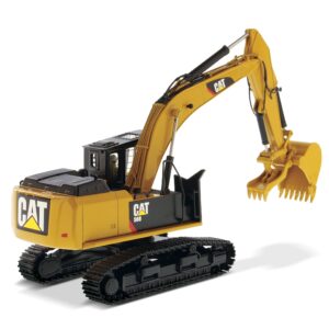 Diecast Masters 1:50 Caterpillar 568 GF Road Builder – High Line Series 85923