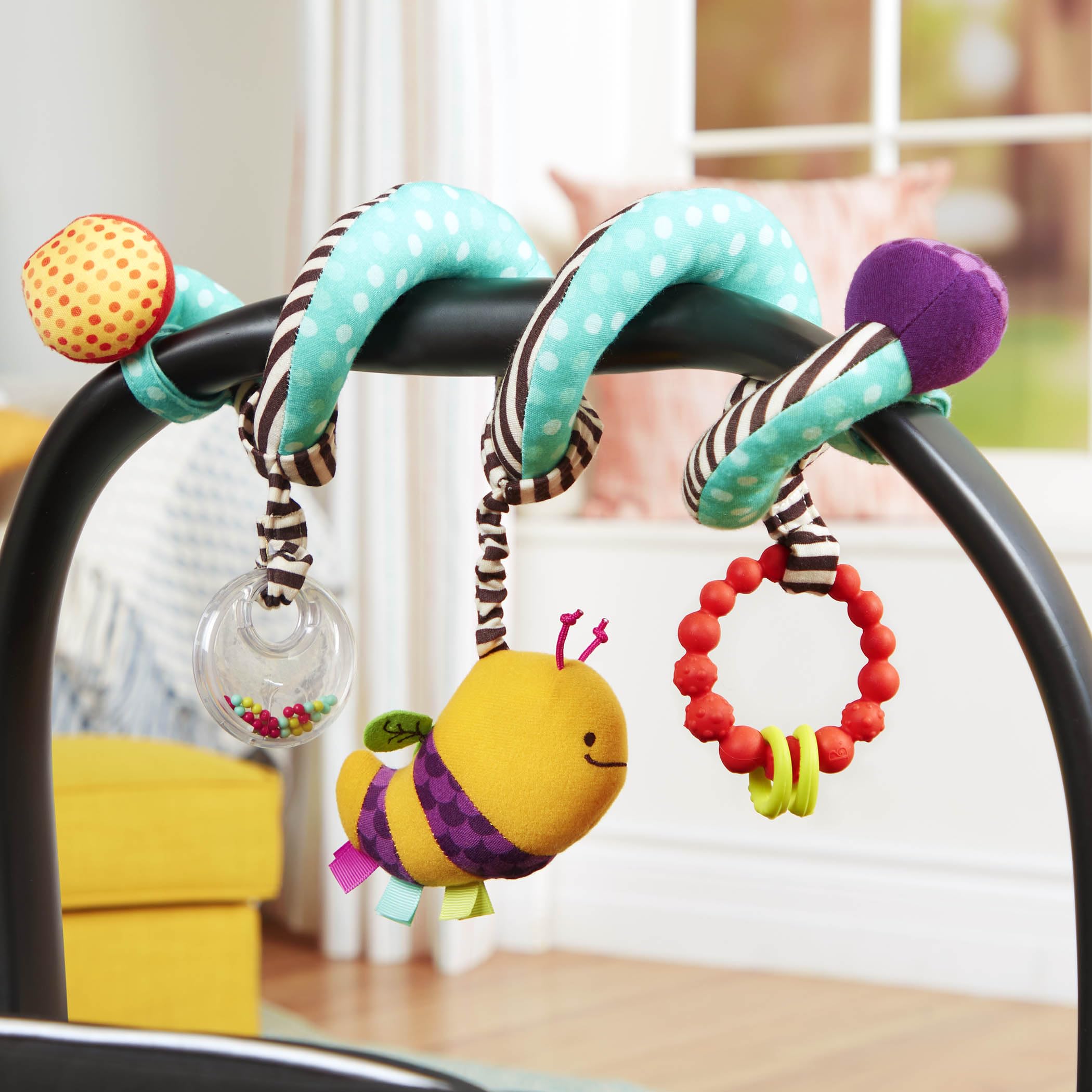 B. toys- B. baby– Wiggle Wrap- Baby Toy – Toy for Car Seat, Stroller, Crib – Spiral with 3 Hanging Toys – Rattle, Plush Bee & Teether – Wrap Around Infant Toy – 0 Months +