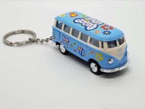 kinsmart 1962 volkswagen classic hippie love & peace bus 1:64 scale 2.5 inch die cast metal model key chain, pullback action, pastel blue