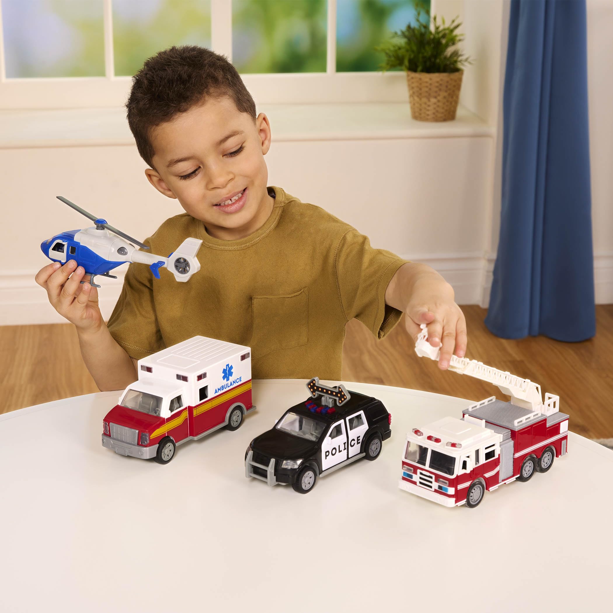 Driven by Battat — 1:24 Scale Fire Truck – Small Toy Truck with Lights, Sounds & More for Boys & Girls Age 3+