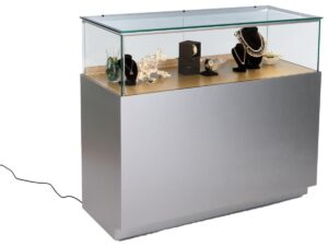 displays2go glass merchandise counter, laminated mdf, tempered glass – silver (gtledq4slv)