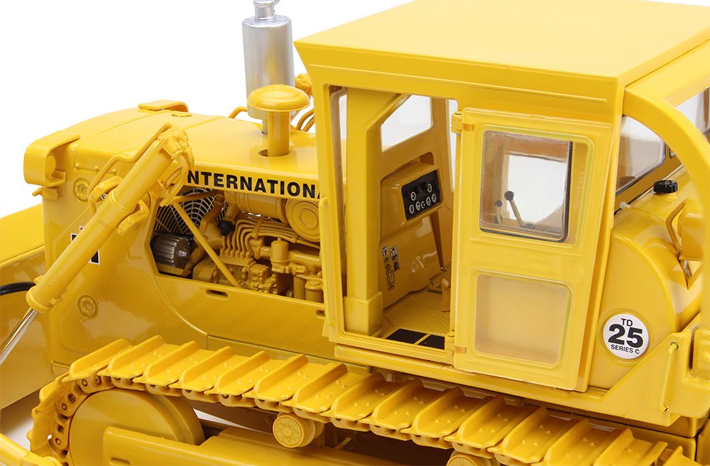 First Gear International Harvester: International Harvester TD-25 Dozer with Enclosed Cab and Ripper