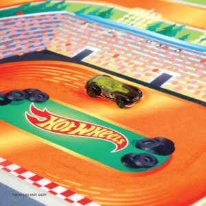 Hot Wheels Felt Mega Playmat with Vehicle