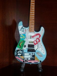 mini bj guitar for g-r-e-e-n d-a-y billie joe armstrong display gift