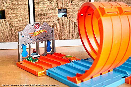 Hot Wheels Race Crate with 3 Stunts in 1 Set Portable Storage Ages 6 to 10