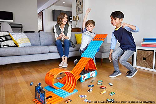 Hot Wheels Race Crate with 3 Stunts in 1 Set Portable Storage Ages 6 to 10