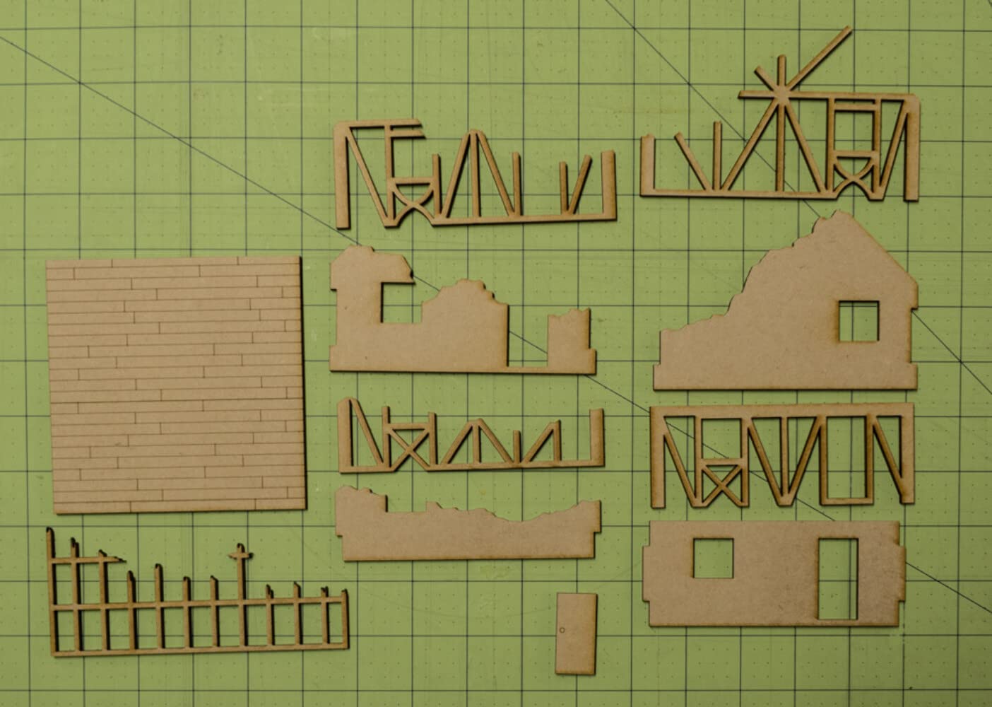 GameCraft Miniatures 28mm Small Half Timber House - 28MMDF550