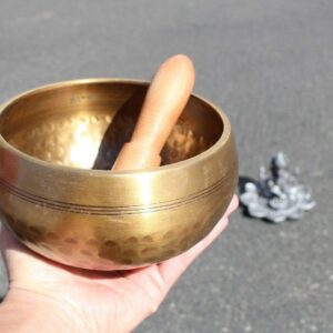 3 Pcs Tibetan Singing Bowl Standing Bell Set Himalayan Bowl For Chakras Meditation Mind Healing Peace of Heart Prayer Yoga Religion Buddhist Bowl w 3 Mallet Wooden Striker