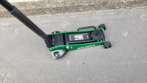 professional racing low profile aluminum floor jack 1.5 ton (3,000 lbs) daytona, green & black