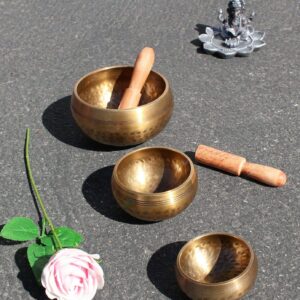 3 Pcs Tibetan Singing Bowl Standing Bell Set Himalayan Bowl For Chakras Meditation Mind Healing Peace of Heart Prayer Yoga Religion Buddhist Bowl w 3 Mallet Wooden Striker