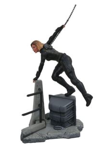 diamond select toys marvel gallery: avengers infinity war movie black widow pvc diorama figure