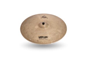 ufip est-21rsz est. 1931 series 21 inch sizzle ride cymbal l b20 bronze alloy l hand-crafted in italy since 1931 utilizing our exclusive rotocasting process l designed for jazz, big band, funk & pop