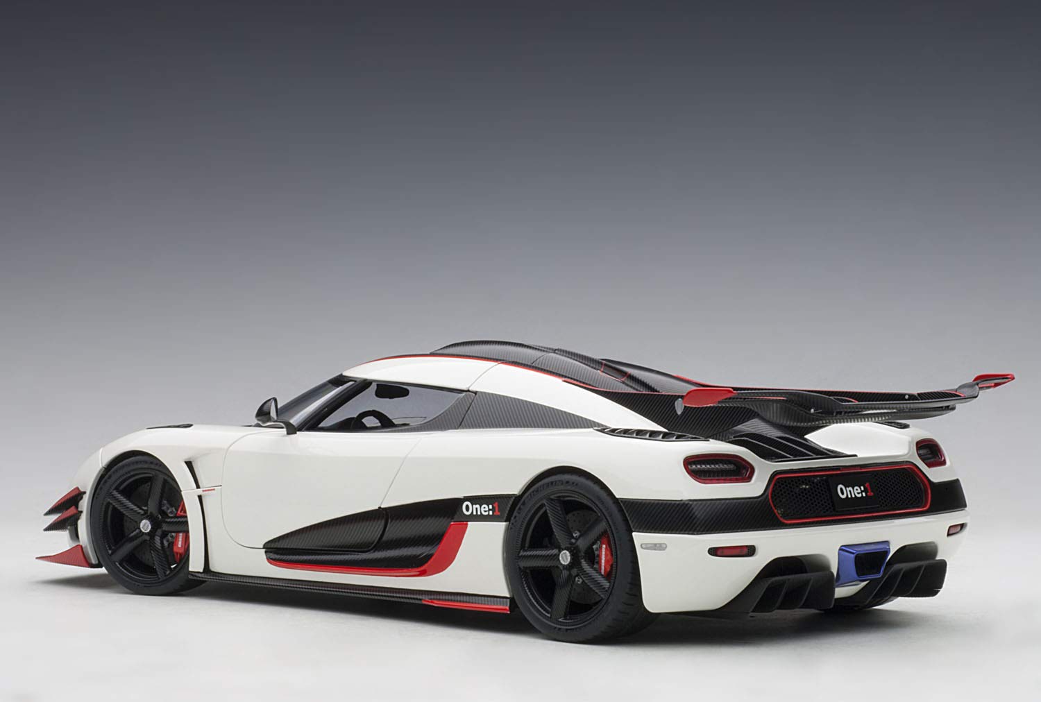 AUTOart Koenigsegg One: 1 Pebble White and Carbon Black with Red Accents 1/18 Model Car 79016