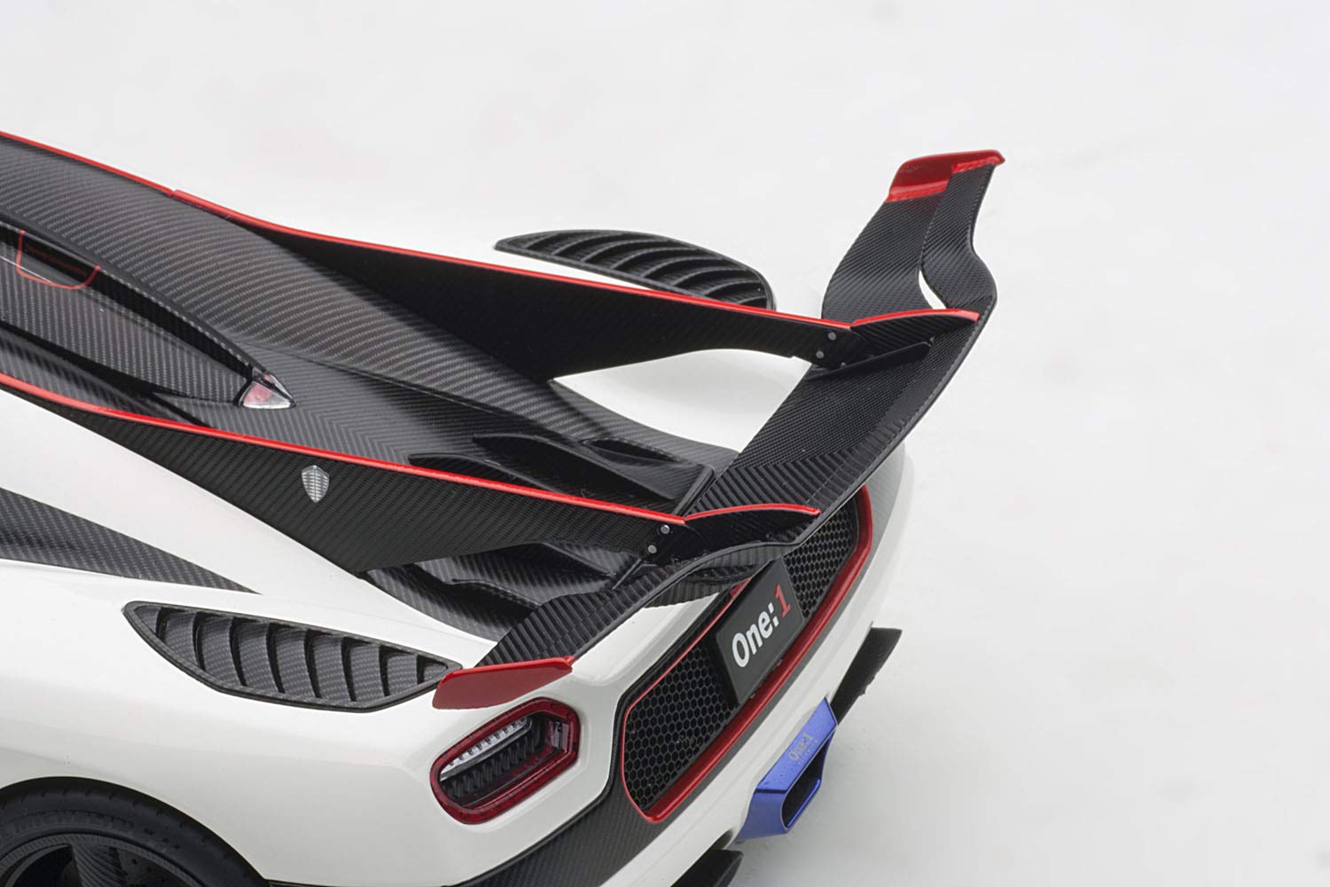 AUTOart Koenigsegg One: 1 Pebble White and Carbon Black with Red Accents 1/18 Model Car 79016