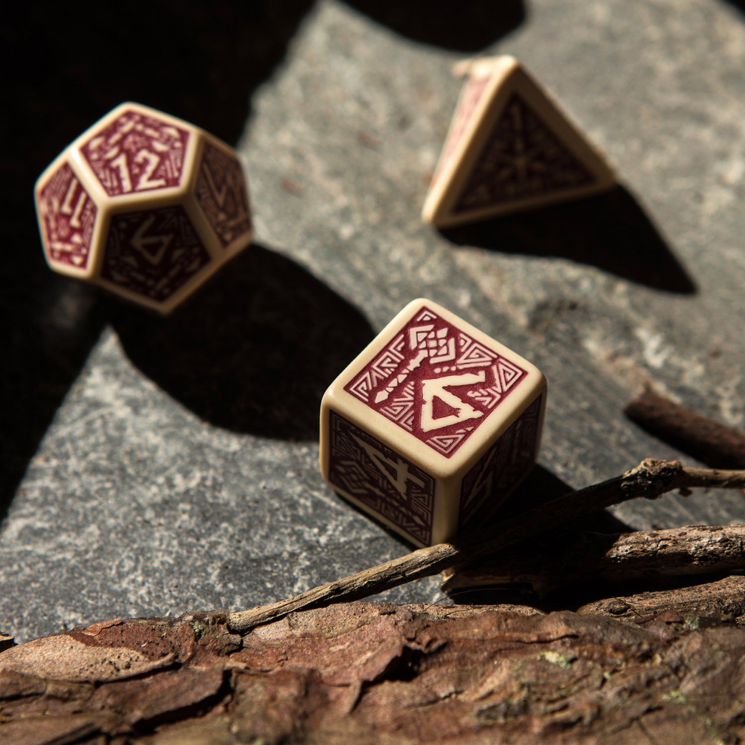 Q-Workshop Dwarven Beige & Burgundy RPG Ornamented Dice Set 7 Polyhedral Pieces