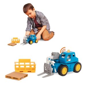 driven by battat – 1:24 scale telehandler forklift toy – construction truck toy with extendable crane arm & more – realistic lift sounds & lights – car toy gift for boys & girls age 3+