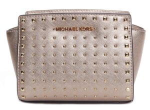 michael kors women's selma stud mini crossbody bag no size (pale gold)