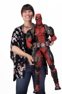 marvel classics 1/2 scale action figure - deadpool