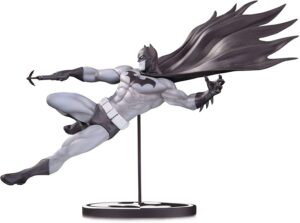 batman black & white: batman by doug mahnke statue, 3 inches