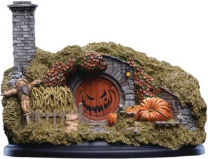 weta workshop lord of the rings - hobbit hole status (halloween #16 bagshot row)