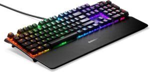 steelseries apex 7 mechanical gaming keyboard – oled smart display – usb passthrough and media controls – linear and quiet – rgb backlit (red switch) (renewed)