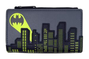 loungefly x batman bat-signal gotham city skyline flap wallet (grey multi, one size)