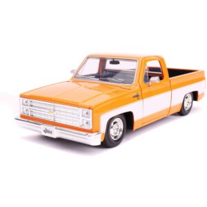 jada toys just trucks 1:24 1985 chevrolet c-10 die-cast car orange, toys for kids and adults (31607)