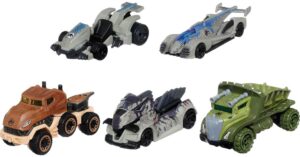 hot wheels jurassic world dominion toy character cars 5-pack in 1:64 scale: beta, giganotosaurus, t-rex, triceratops & velociraptor