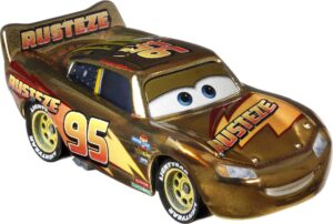 disney cars golden die-cast lightning mcqueen 1:55scale movie character for racing and storytelling fun, gift for kids age 3 years and older