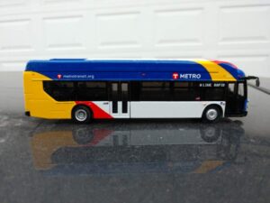 new flyer xcelsior bus 1/87 scale-ho scale metro transit-minneapolis/ st paul transit bus iconic replicas new!