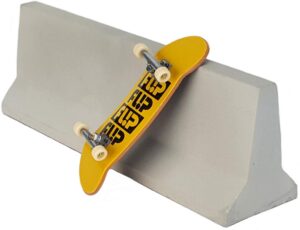 acacia grove jersey barrier for fingerboard skatepark - 1:12 scale, made of concrete