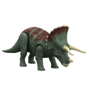 mattel jurassic world dominion roar strikers triceratops dinosaur action figure with roaring sound and attack action, toy gift physical & digital play