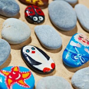 pgn 40 large river rocks for painting - stimulate your children’s creativity with our painting rocks for kids - flat and smooth - fun & engaging rock painting with the family - 2-4 inches