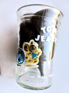 vintage 1991 tom and jerry playing soccer juice glass