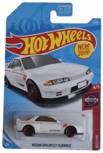 hot wheels nissan skyline gt-r - white nissan 4/5