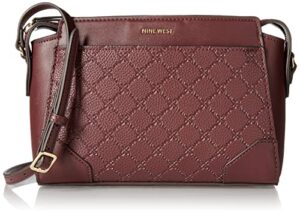 nine west brooklyn crossbody, merlot logo