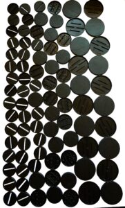 variety pack of 90 bases - 40 25mm slotted, 30 30mm flat and 20 40mm flat bases for miniatures - black plastic